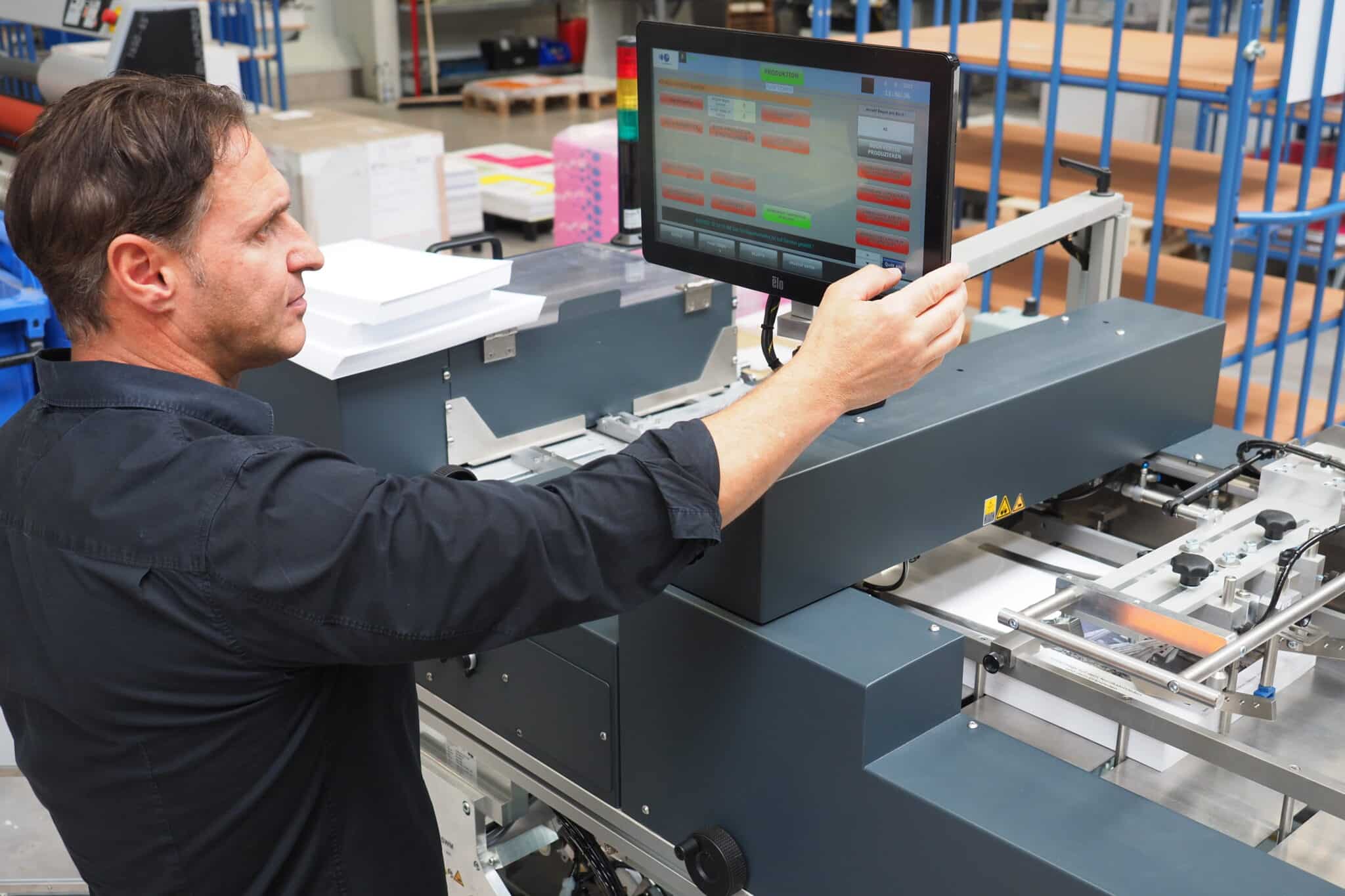 Friedmann setzt auf die fastBook Professional 1000 von ISAG › Print.de