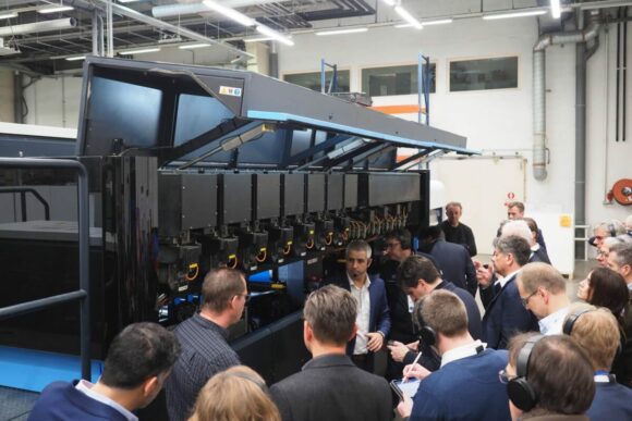 Die Landa S10P Nanografie-Maschine im Einsatz bei der Groupe Prenant ...