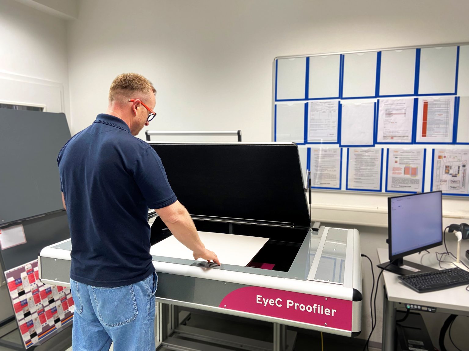 Faller Packaging optimiert Produktionsprozesse mit EyeC Proofiler 1200 ...